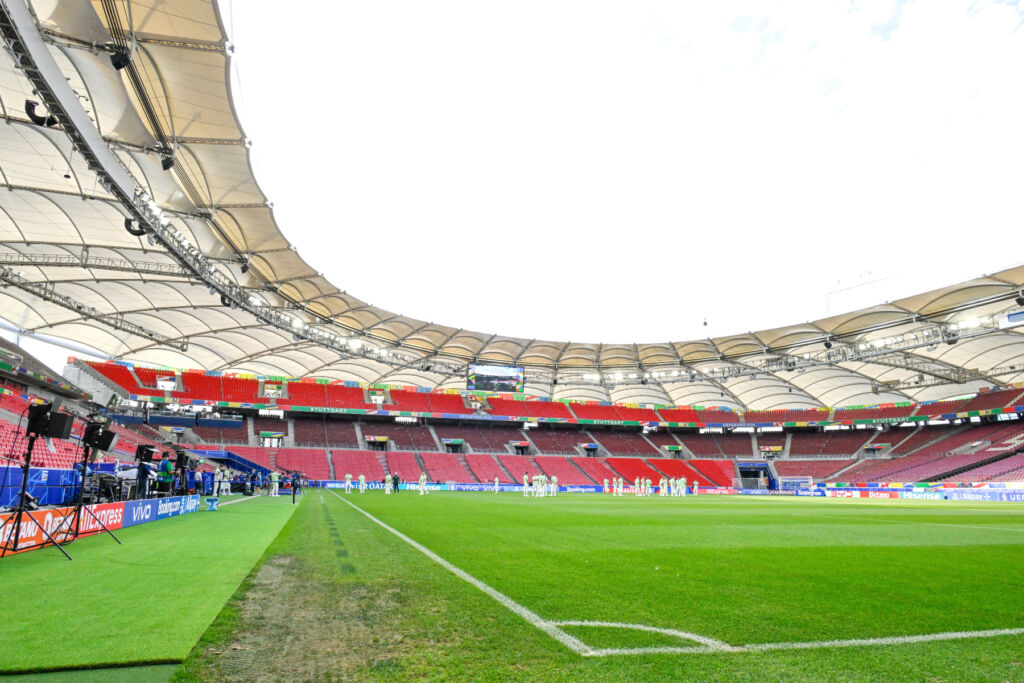 A magyarok éneklésétől és a törökök dudálásától volt hangos a ...