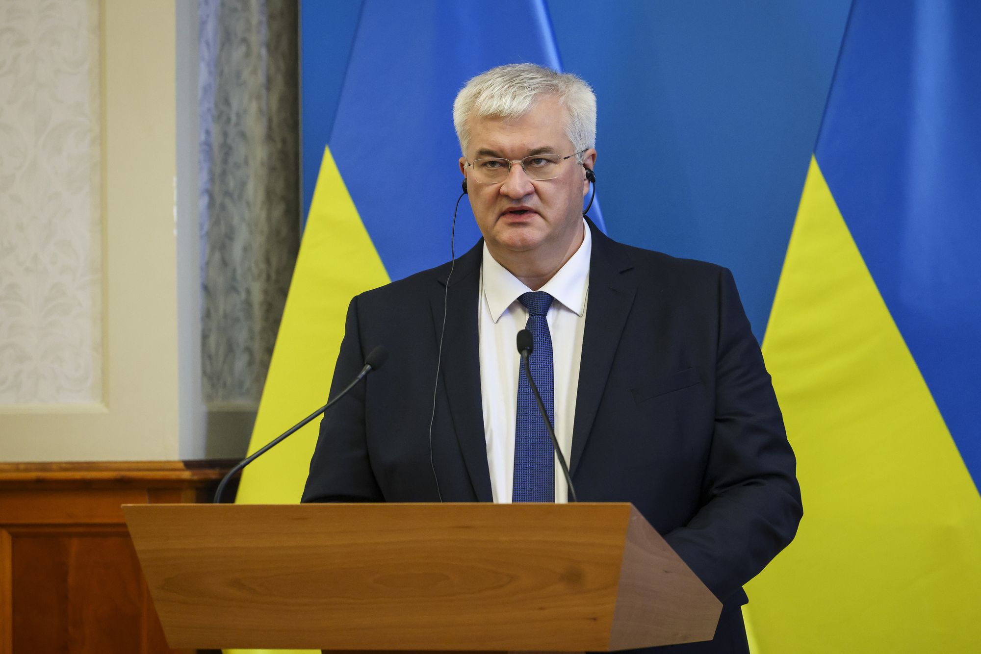 Ukrán külügyminiszter: Készek vagyunk véget vetni a gyilkosságoknak, és ...