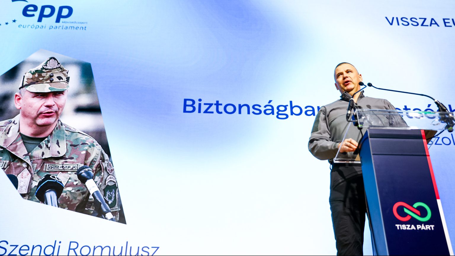 A katonai becsület árnyékában: Ruszin-Szendi Romulusz politikai ...