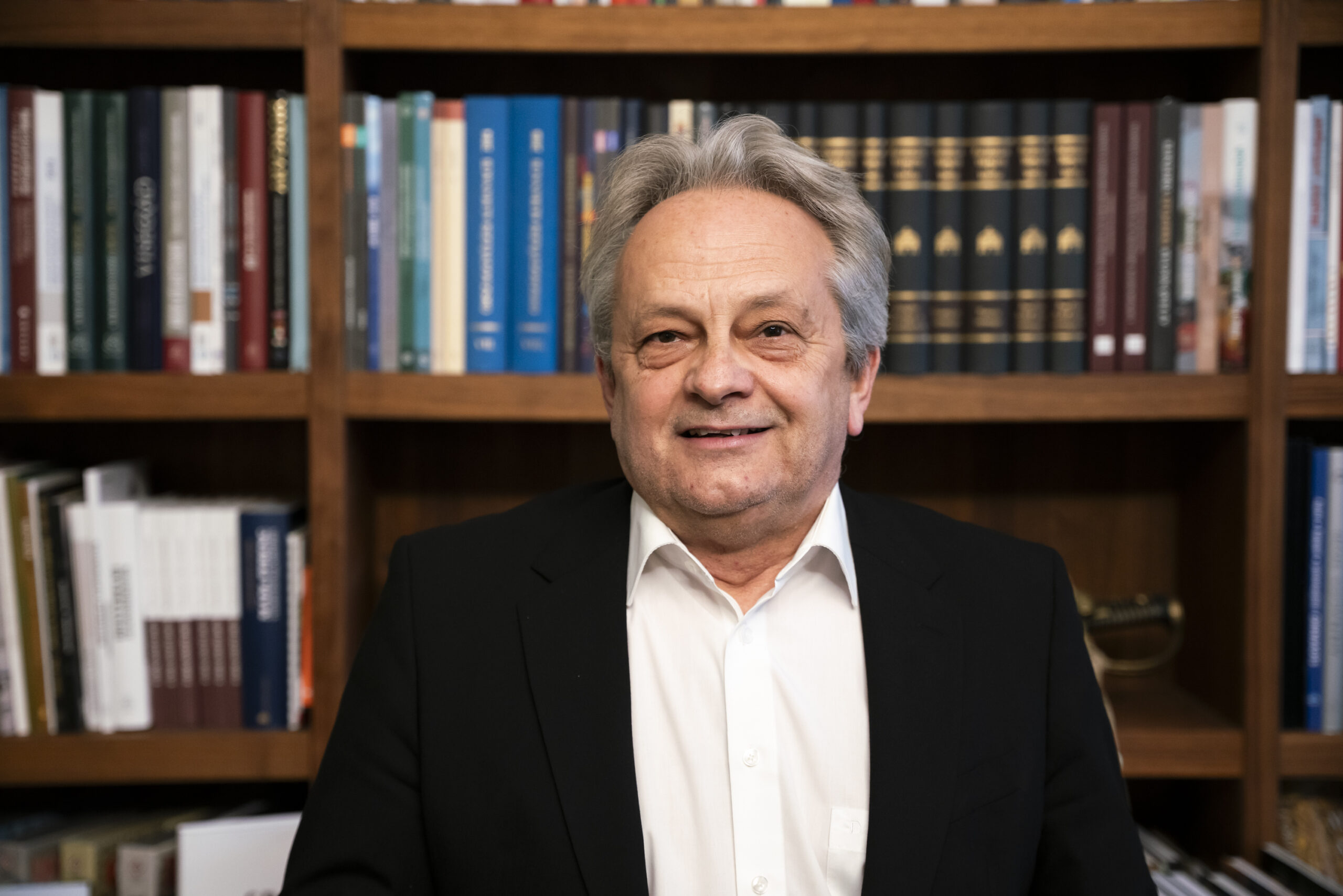 Vargha Tamás honvédelmi miniszterhelyettes: A „vas” az mindig „vas ...