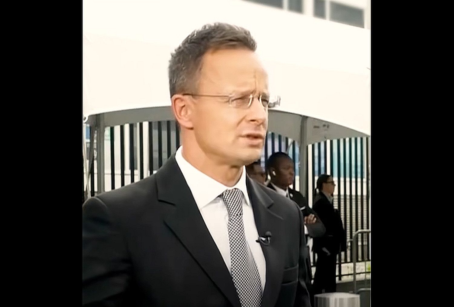 Szijjártó Péter a CNN-nek: a nyugat-európai országok – miközben ...