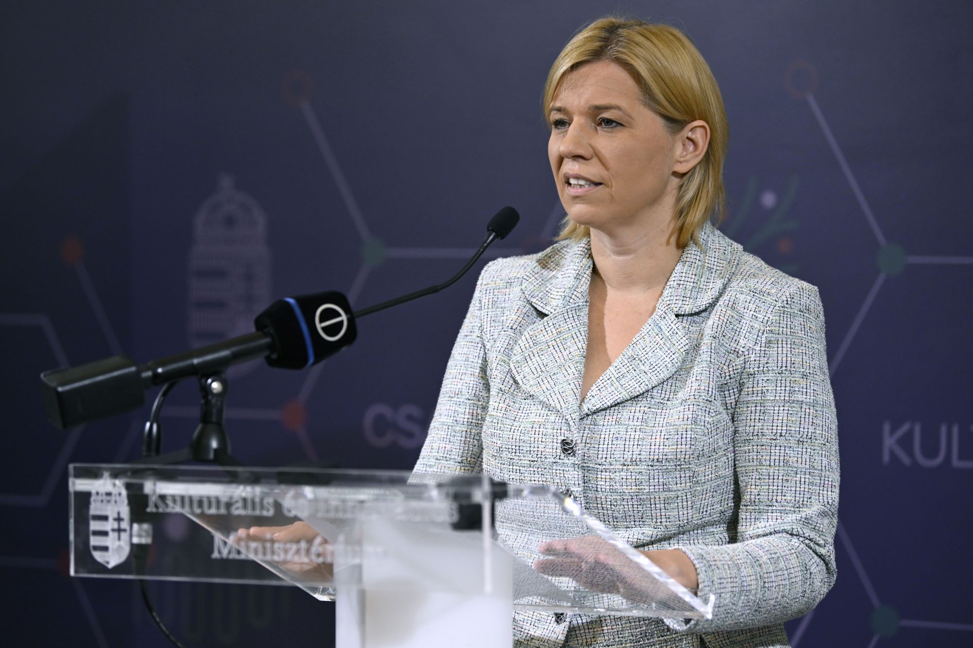 Varga-Bajusz Veronika bejelentette: „vagány fiataloknak” indulnak ...