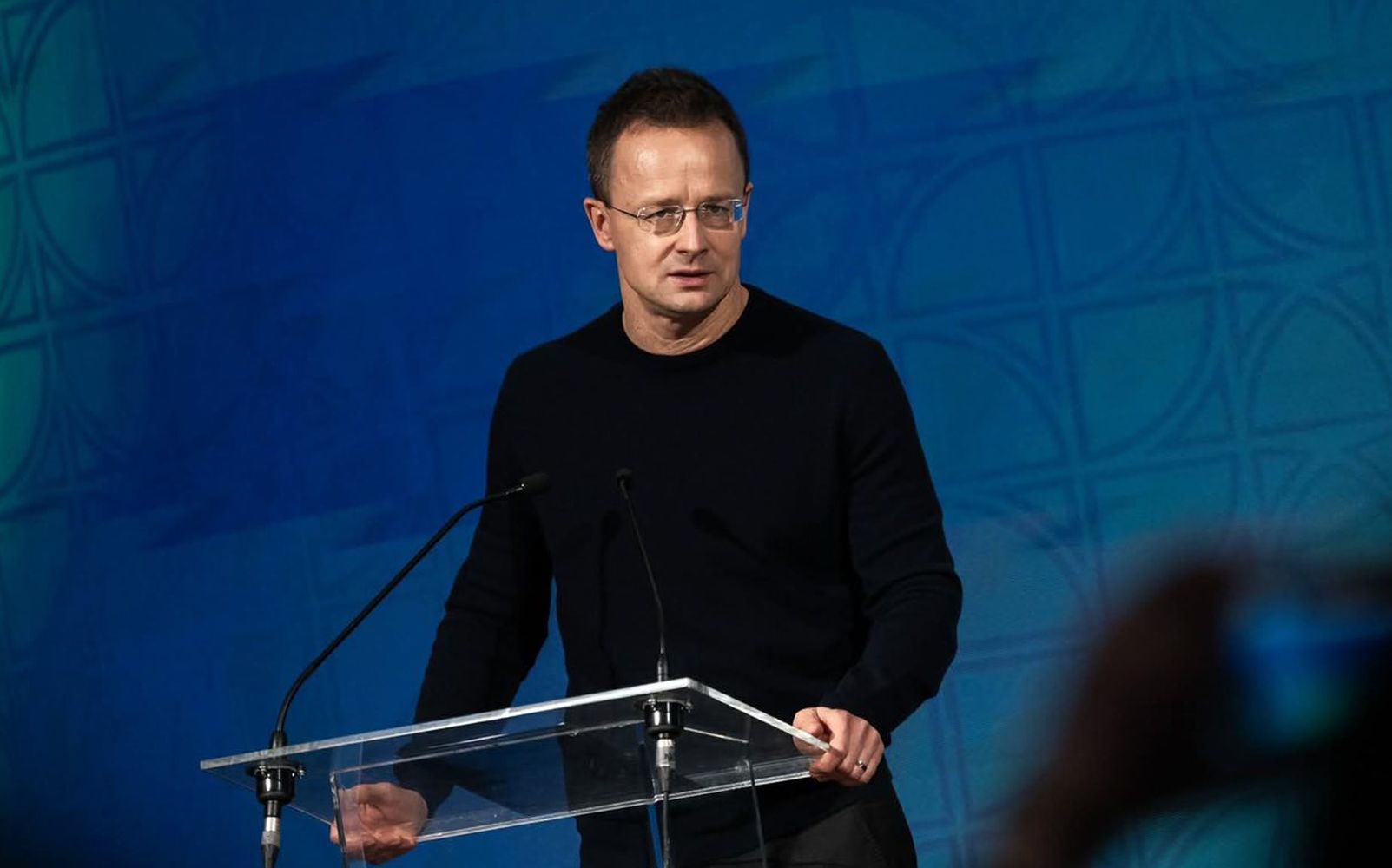 Szijjártó Péter: Kapitány István naponta mond be egy óriáskamut a ...
